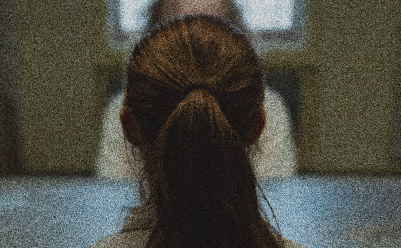 Maika Monroe en nuevo póster de ‘Longlegs’ de NEON - Cine3.com