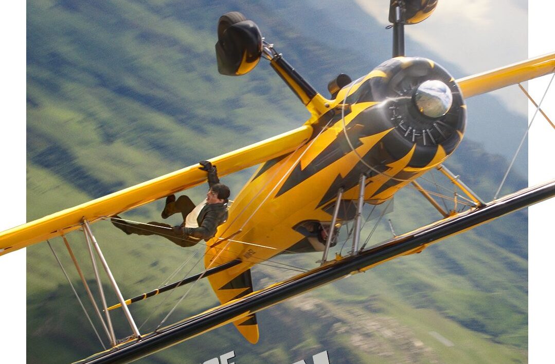 Tom Cruise cuelga de un avión en póster de ‘Mission: Impossible – The ...