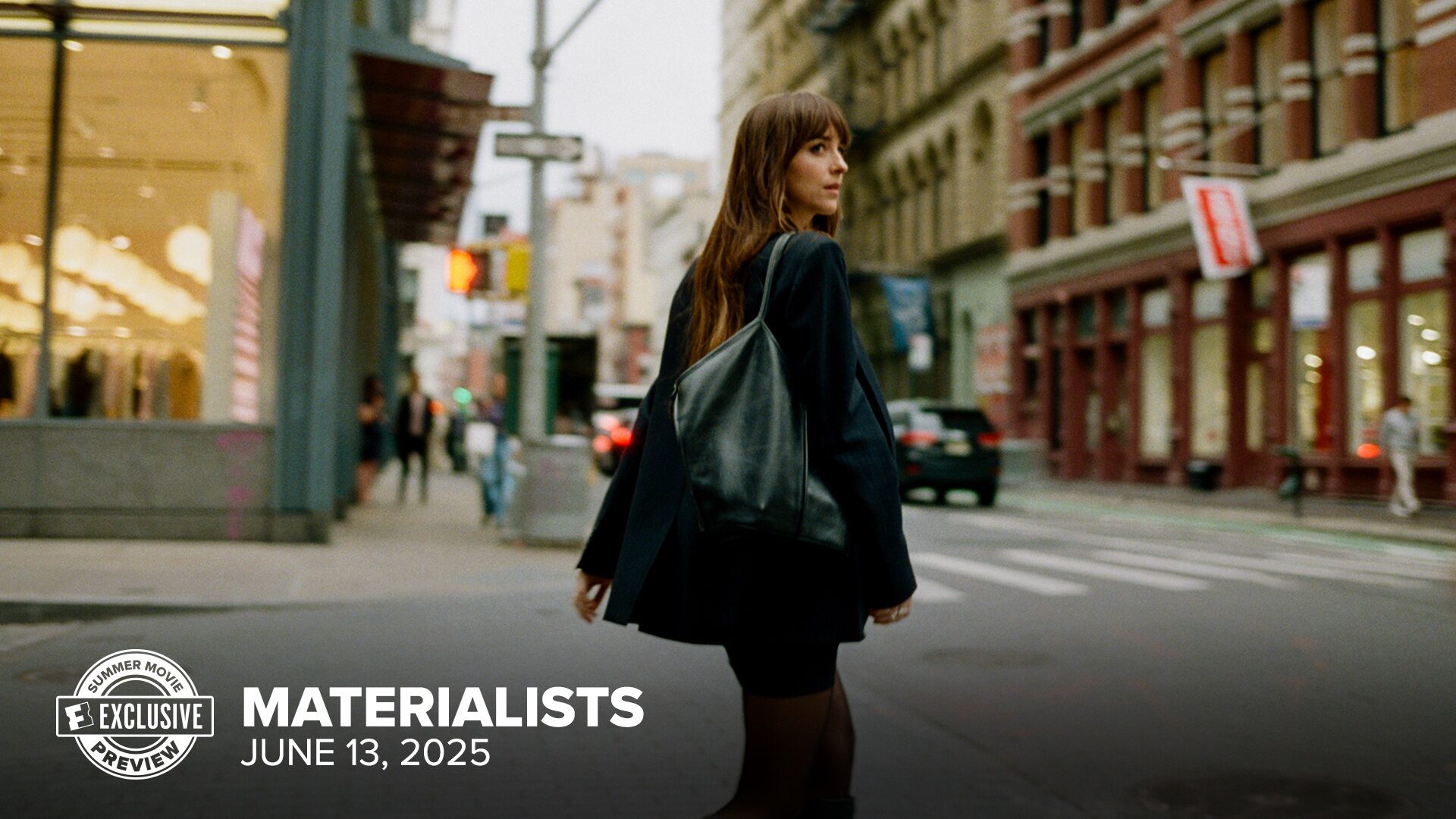 Dakota Johnson se toma las calles de NY en vistazo a la rom-com ‘Materialists’ - Cine3.com
